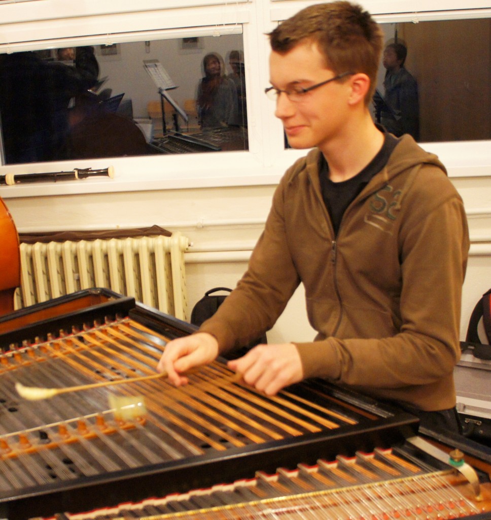 Hra na cimbál | ZUŠ Brno